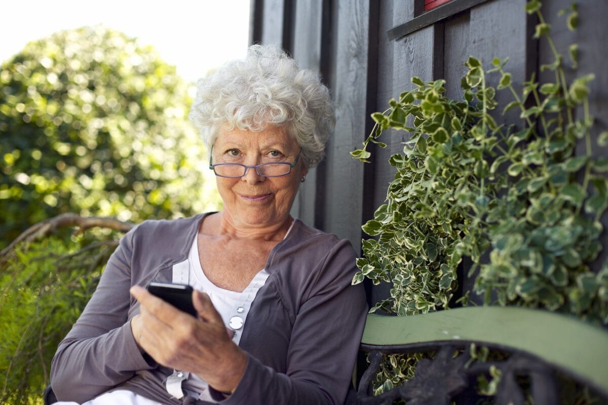 Easy to Use Smartphones for Seniors - St. Andrew's